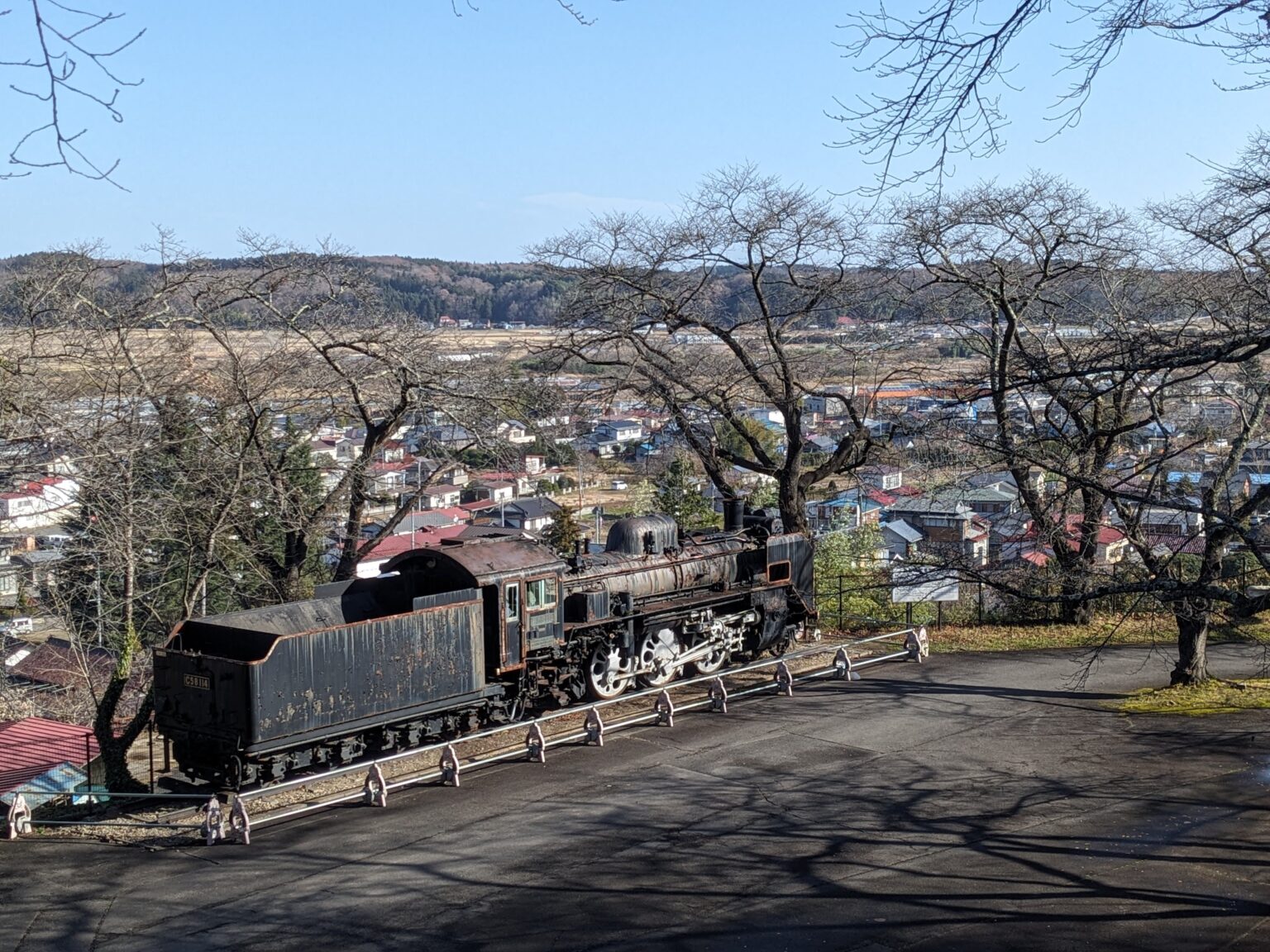 岩出山・城山公園のC58114 SL陸羽号とナンバープレート | HM事典新館